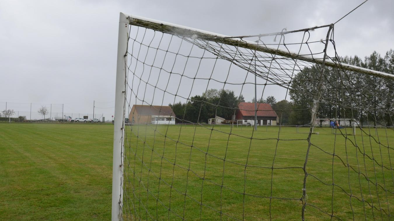 Pelouse inondée, bâtiments en ruine... le Football club de Steene a ...