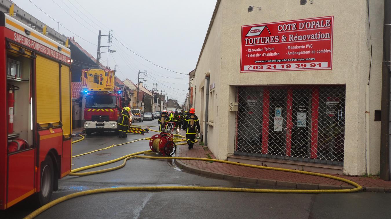 Calais : un incendie se déclare dans une entreprise de toiture - Nord ...