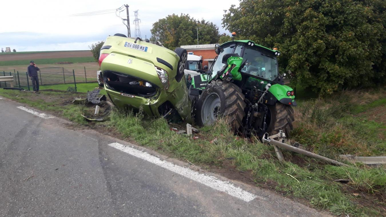 Andres: spectaculaire accident entre un tracteur, un poids lourd et une voiture - Nord Littoral