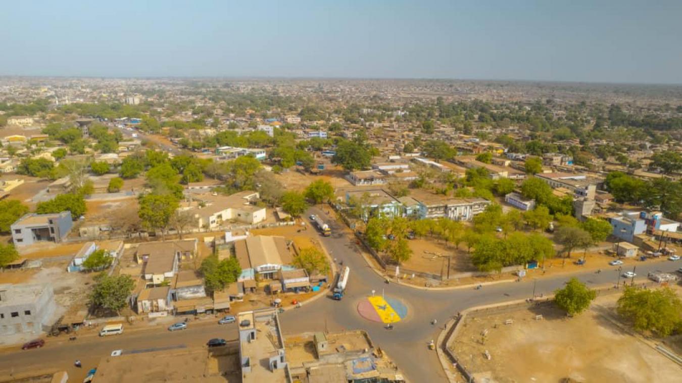 Ousmane Sylla, maire de Kédougou, au Sénégal, nous présente la ville ...