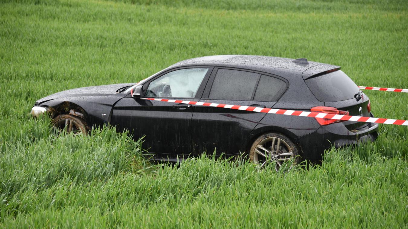 Une voiture finit sa course dans un champ après une sortie de route à Halinghen - La Semaine ...