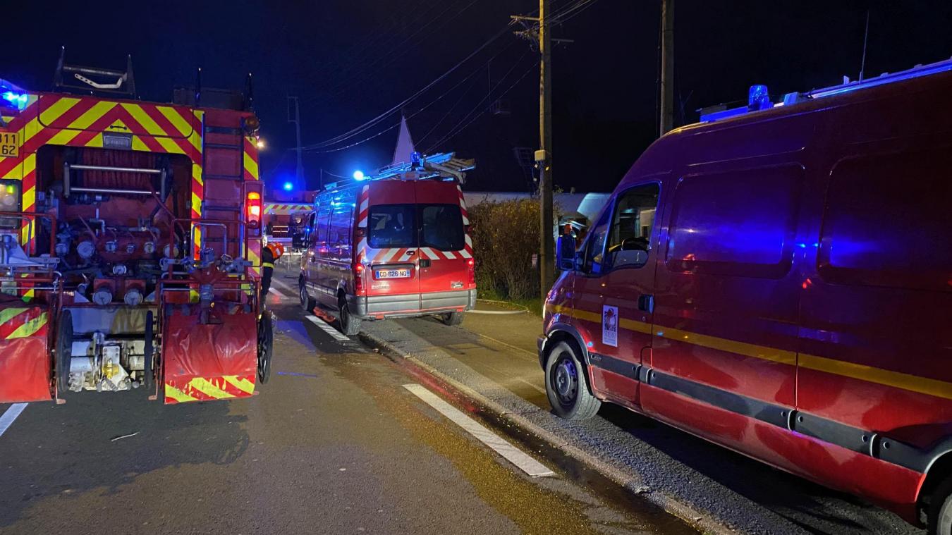 Serques : un sapeur-pompier légèrement blessé durant l’extinction de l’incendie route de Calais ...