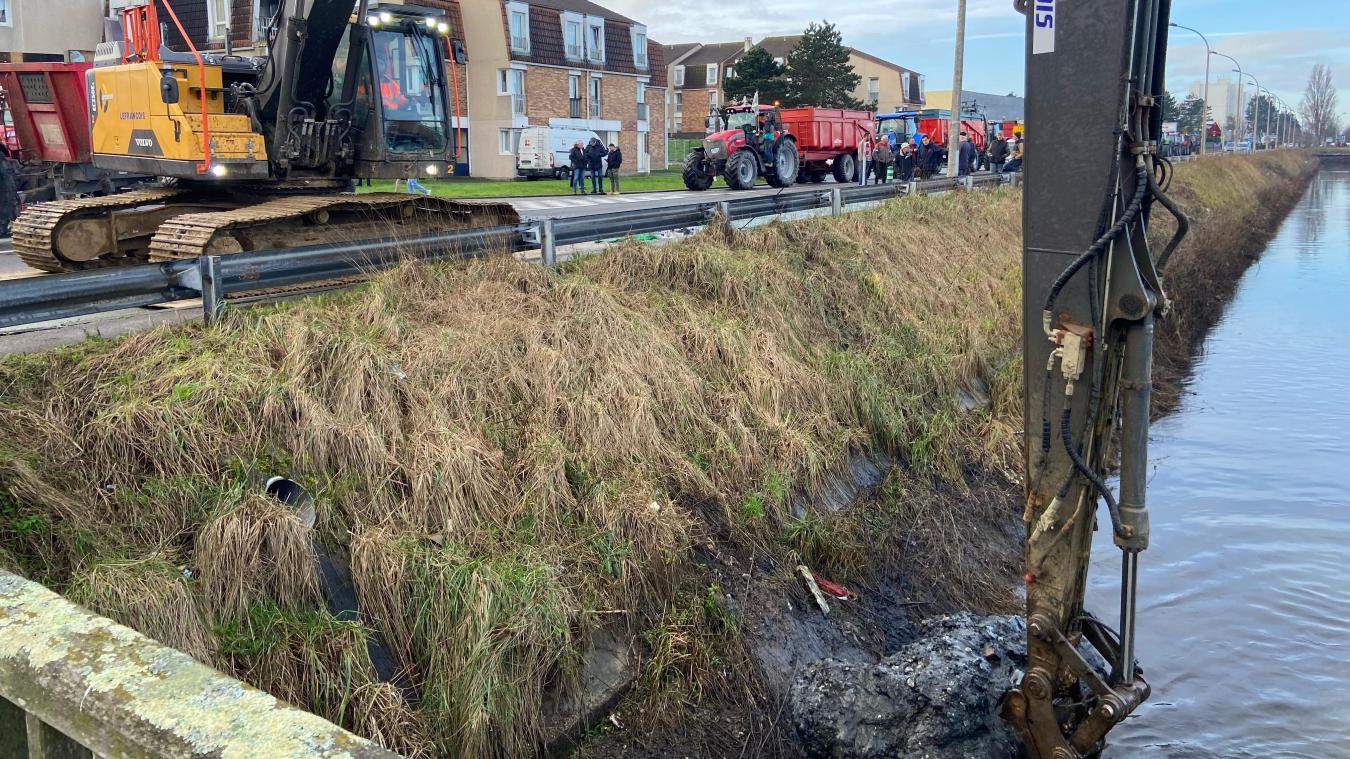 Caddies, cannettes et pneus repêchés… Les agriculteurs ont curé le ...