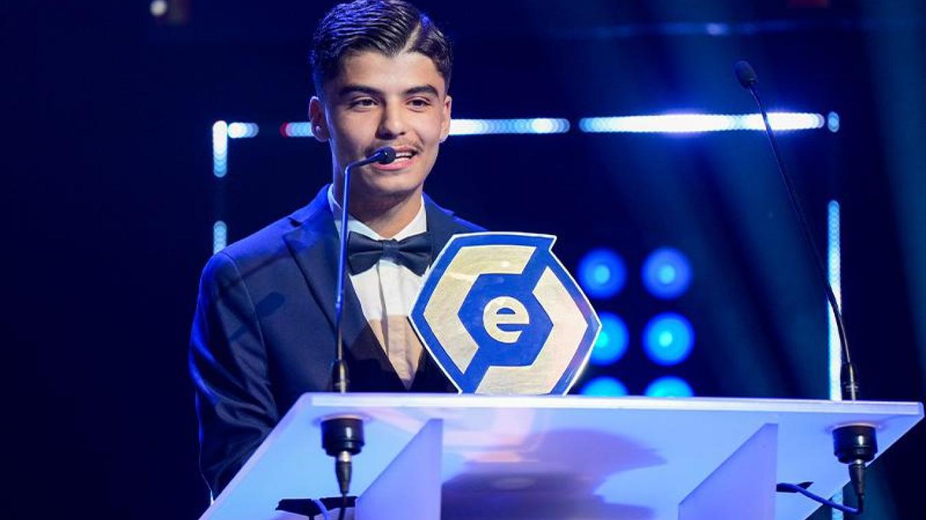 Ilian Bouchi a décroché le trophée du meilleur espoir de Ligue 1 E ...