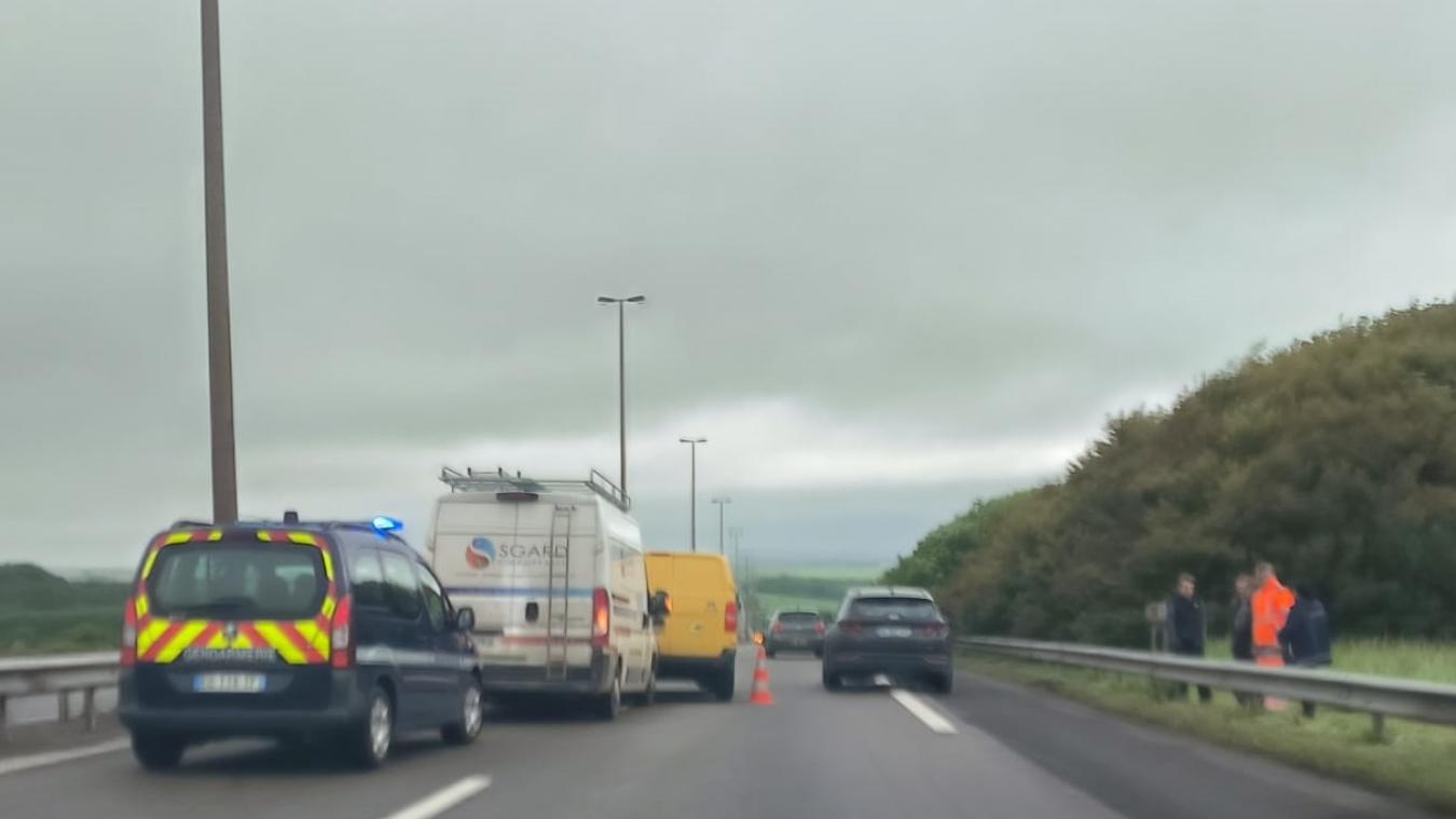 Sur l’A16, un accident entre deux utilitaires ralentit la circulation ...