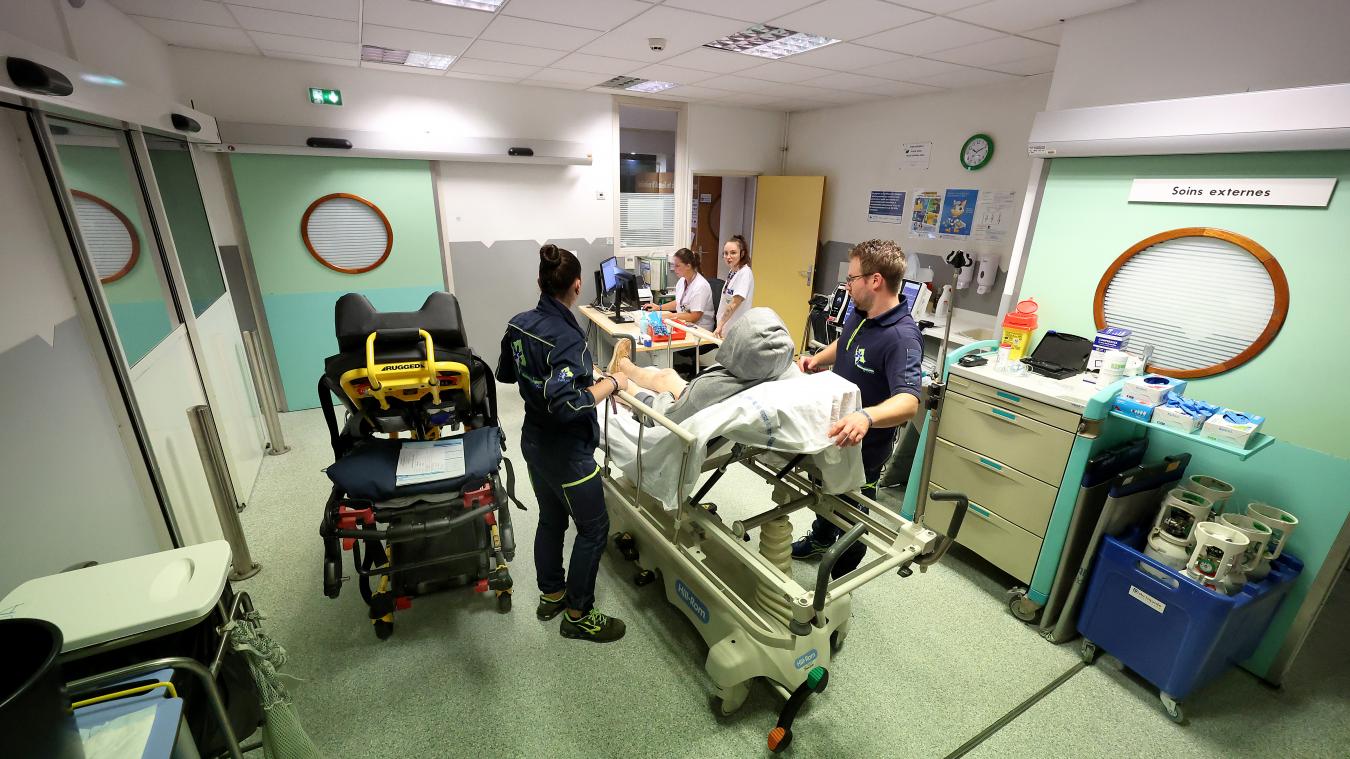 Plongée dans une soirée aux urgences du centre hospitalier de Dunkerque ...