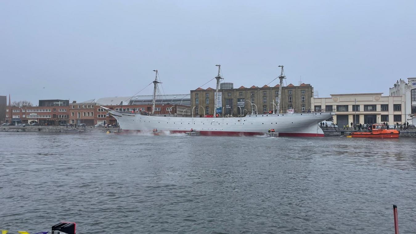 Dunkerque : le grand retour à quai du voilier Duchesse Anne après six ...