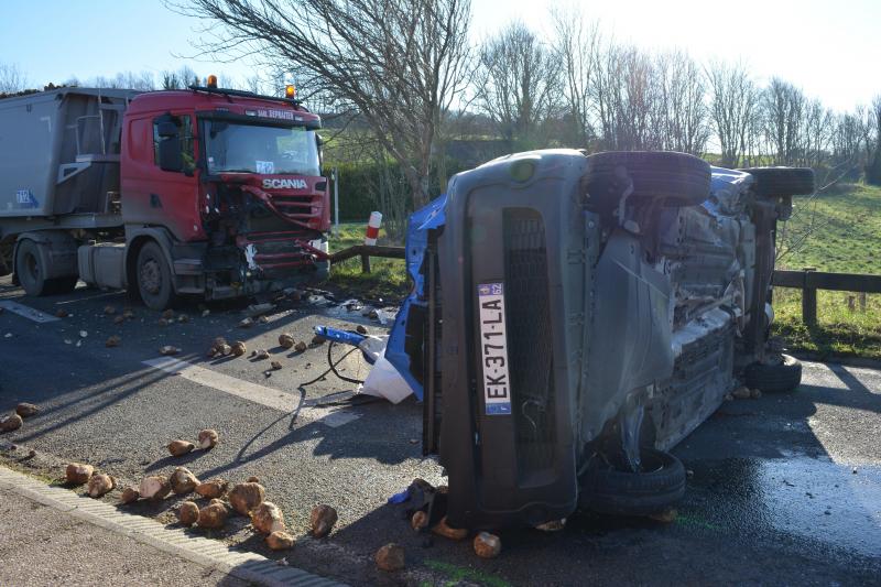 Neuville-sous-Montreuil : un blessé grave dans une collision avec un poids lourd