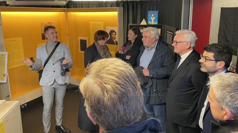 Boulogne-sur-Mer : l’Egyptobus du Louvre-Lens bien installé sur l ...